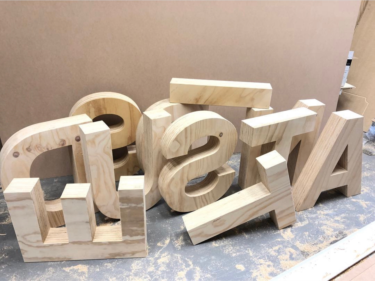 Houtenletters.shop – Letters op maat, in elke houtsoort!